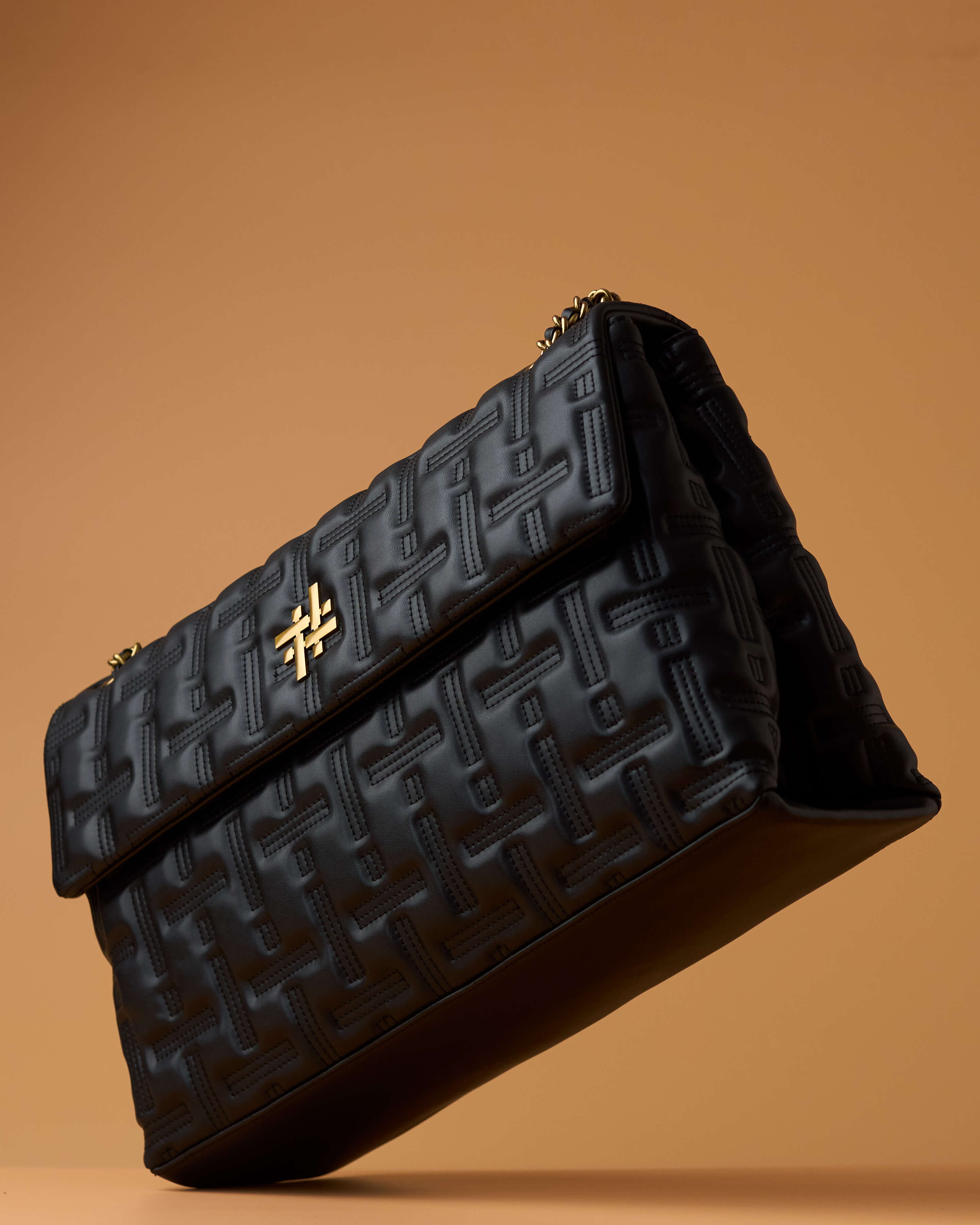 ZOYA FLAP BAG IN BLACK (XL)