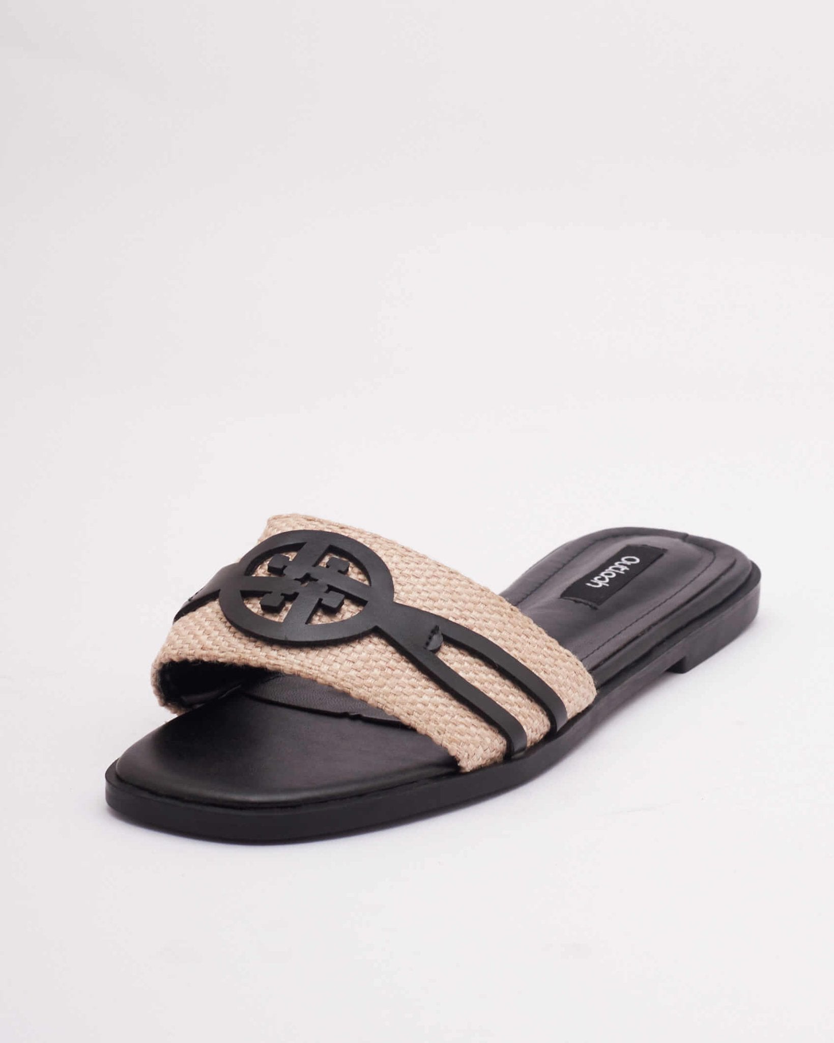SLEEK SLIDES IN BLACK